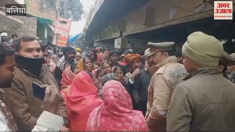 Video : Vegetable Vendors Protested In Ballia Adamant Setting Shops ...