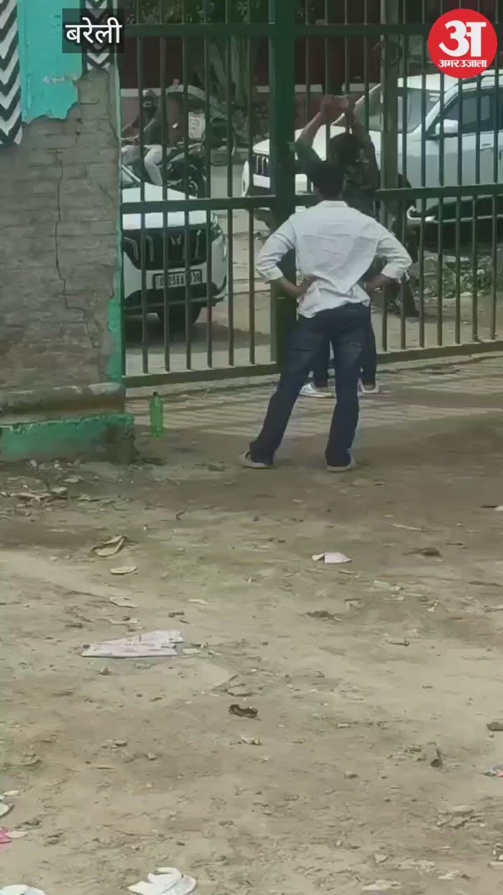 इस्लामिया इंटर कॉलेज के गेट का ताला तोड़कर घुसे दबंग, वीडियो वायरल ...
