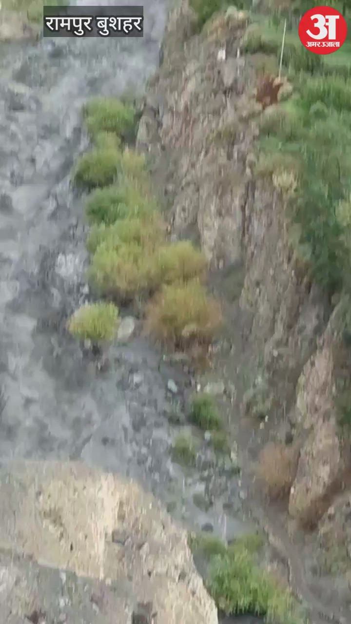 Rampur Bushahr:शलखर पंचायत के दो नालों में अचानक आई बाढ़, हुआ इतना ...