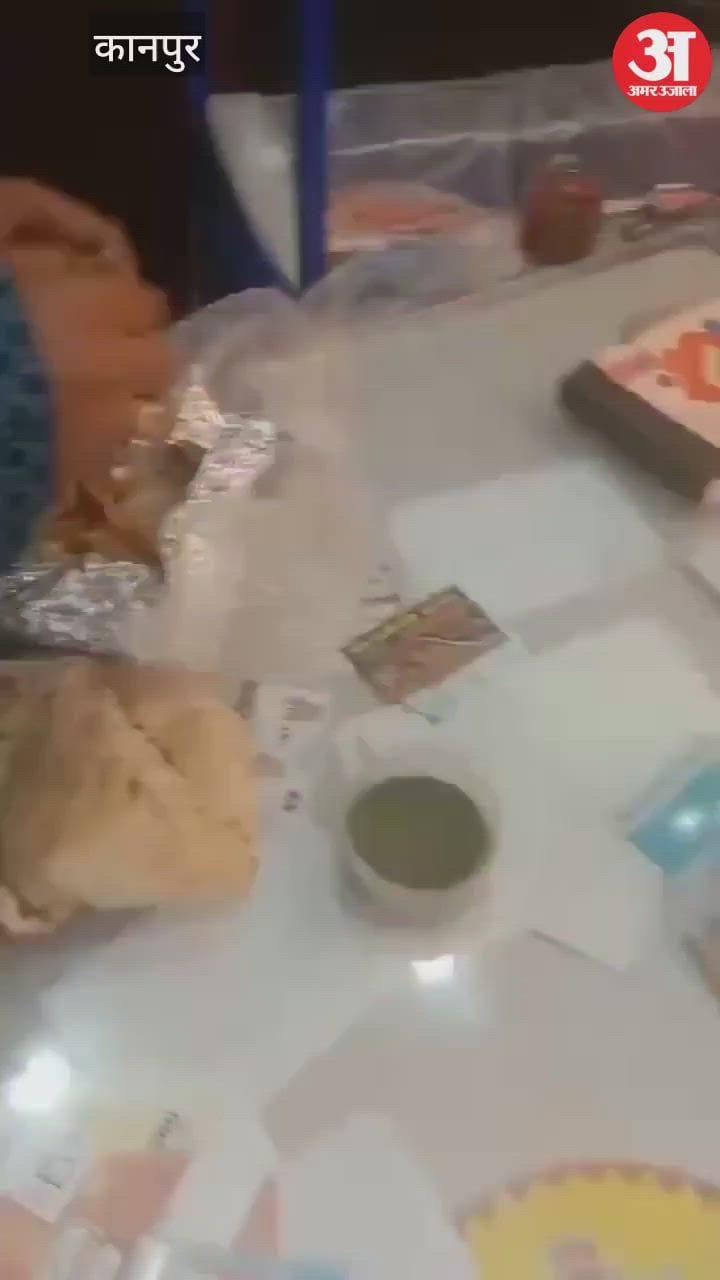 ढाबा में ग्राहक की थाली में तंदूरी रोटी के अंदर छिपकली निकली - Lizard ...