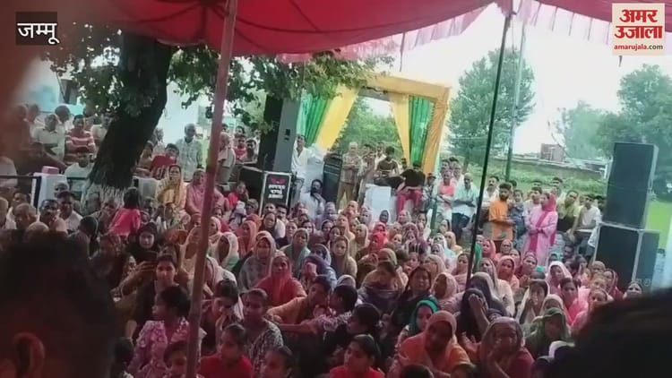 नागों के पवित्र स्थल पर लगी श्रद्धा की भीड़, चट्ठा गुजरा गांव में हुआ ...