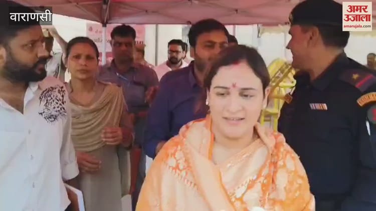 उत्तर प्रदेश महिला आयोग की उपाध्यक्ष ने किया बाबा विश्वनाथ का दर्शन ...