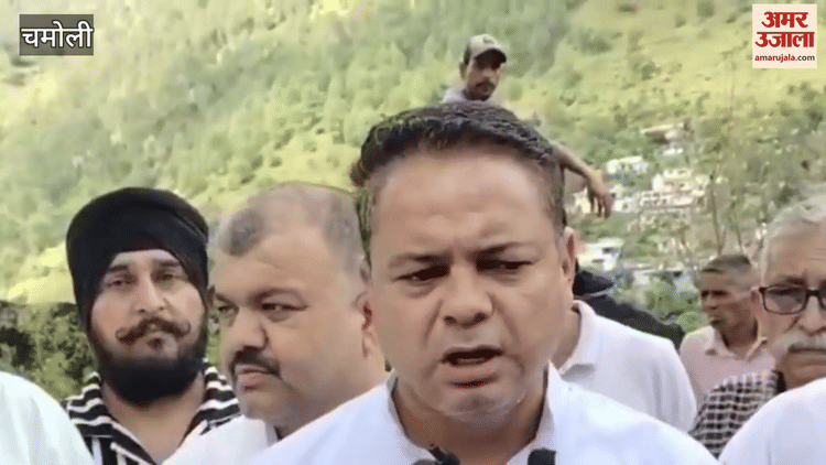 कर्णप्रयाग...ब्लॉक प्रमुख रामनगर मंजू नेगी ने थराली आपदा प्रभावितो के ...