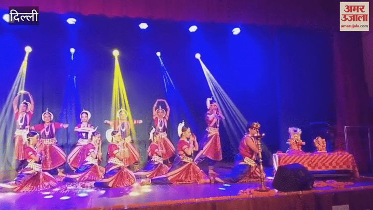 सुंदर प्रस्तुतियों से कलाकारों ने दर्शकों का मन मोहा, किए गए सम्मानित ...