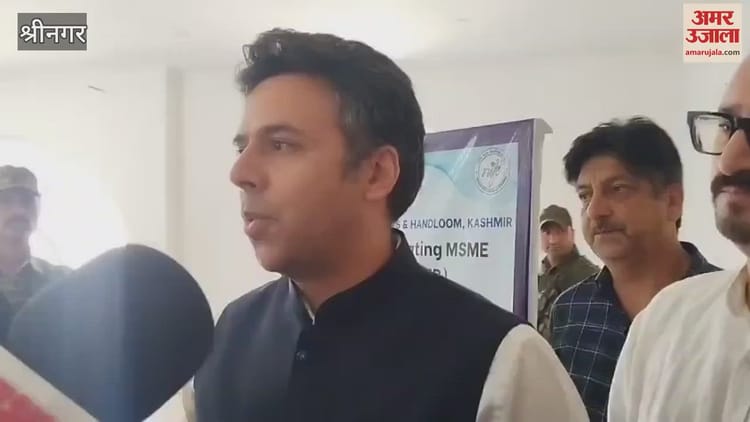 Handicraft Workshop Me Dc Mohiuddin Bhutt - Amar Ujala Hindi News Live ...