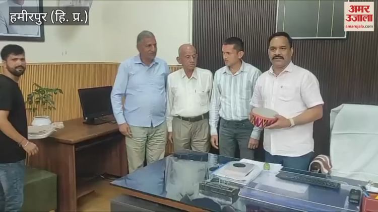 Hamirpur Nardev Singh Kanwar Honored Paramotor Pilot Rahul Garhwal - Amar Ujala Hindi News Live ...