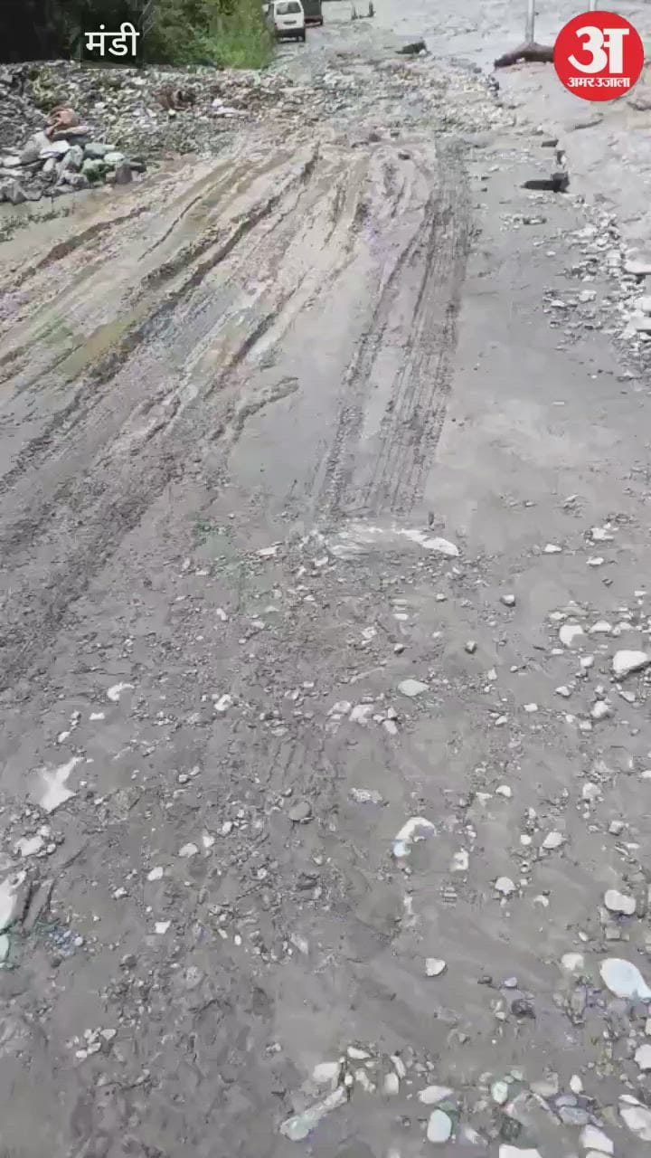 Mandi:भारी बारिश से पंडोह-कुकलाह मार्ग क्षतिग्रस्त, नदी का पानी आने से ...