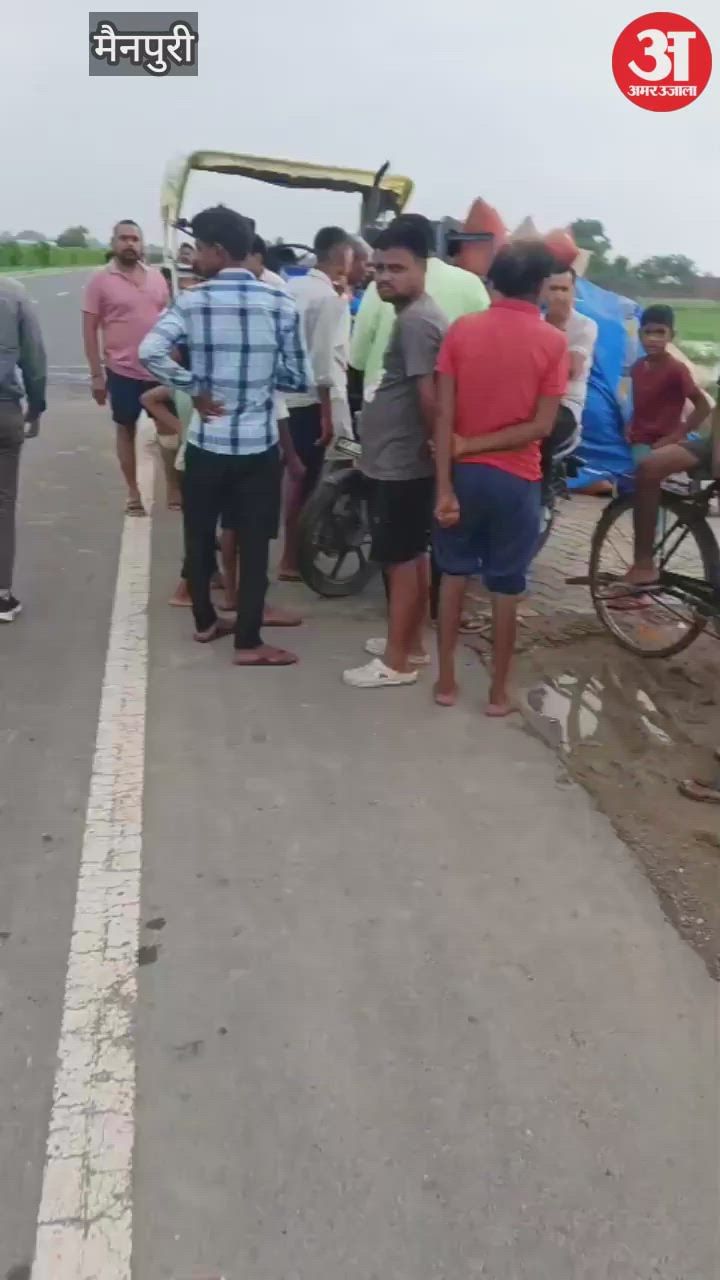 Video:ट्रक की टक्कर से मूंगफली से लदी ट्राॅली पलटी, दो घायल - Trolley ...