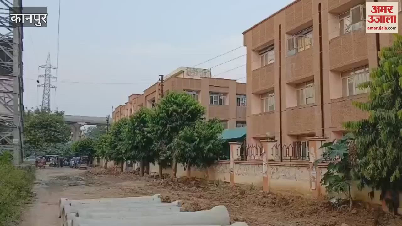 आवास विकास परिषद कार्यालय के मेन गेट पर पड़ने लगी पानी की लाइन - Water ...
