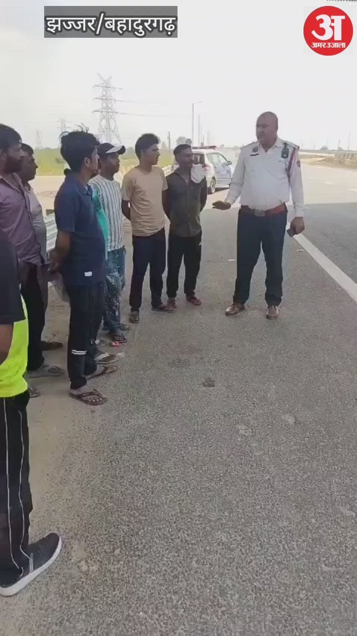 झज्जर:ट्रैफिक पुलिस ने कमर्शियल वाहनों पर लगाई गई रिफ्लेक्टर टेप ...