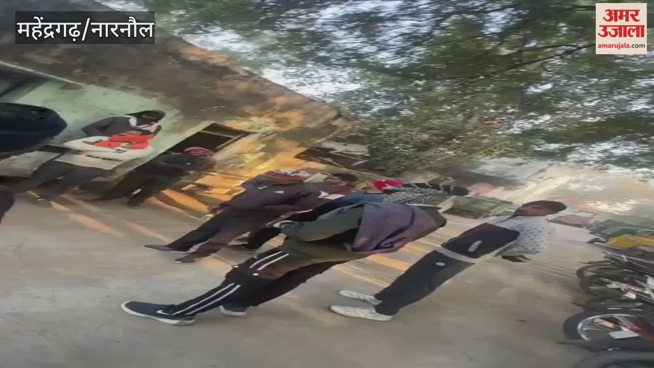 नारनौल में डोर टू डोर कूड़ा कलेक्शन करने वाले ड्राइवरो ने वेतन नहीं ...