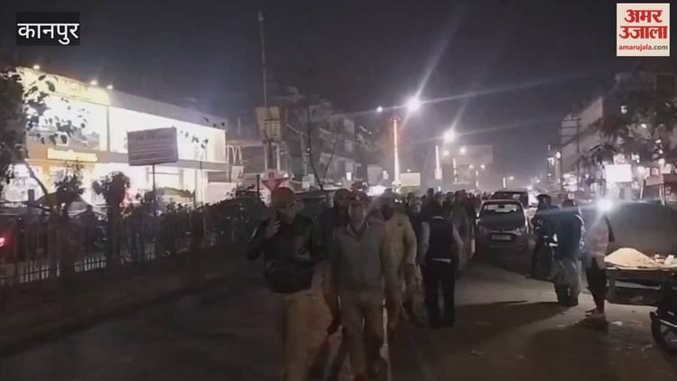 गंगाघाट कोतवाली पुलिस ने पैदल गश्त कर कराया सुरक्षा का अहसास ...