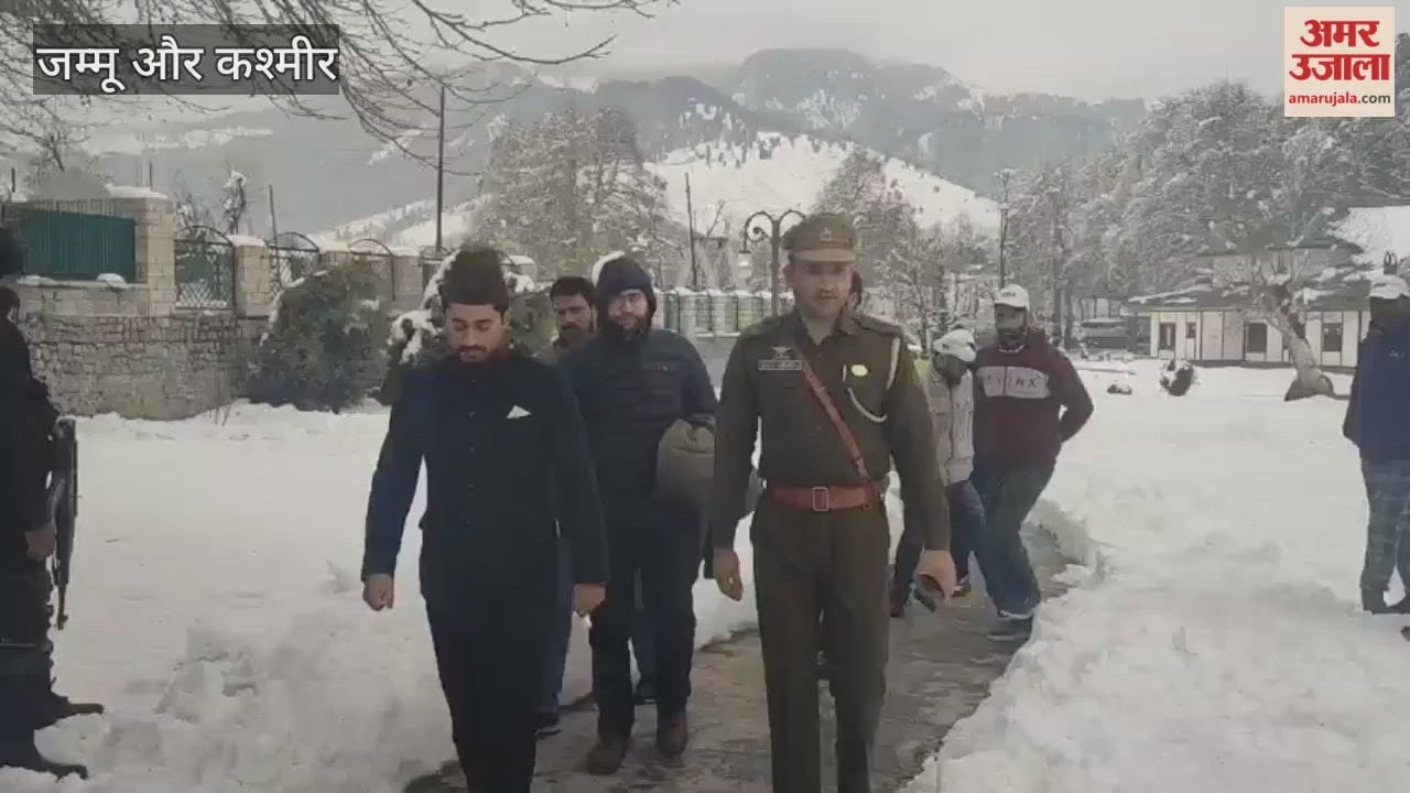 Kashmir:वरिनाग शाहाबाद में गणतंत्र दिवस समारोह, तहसीलदार शाहाबाद बाला ...