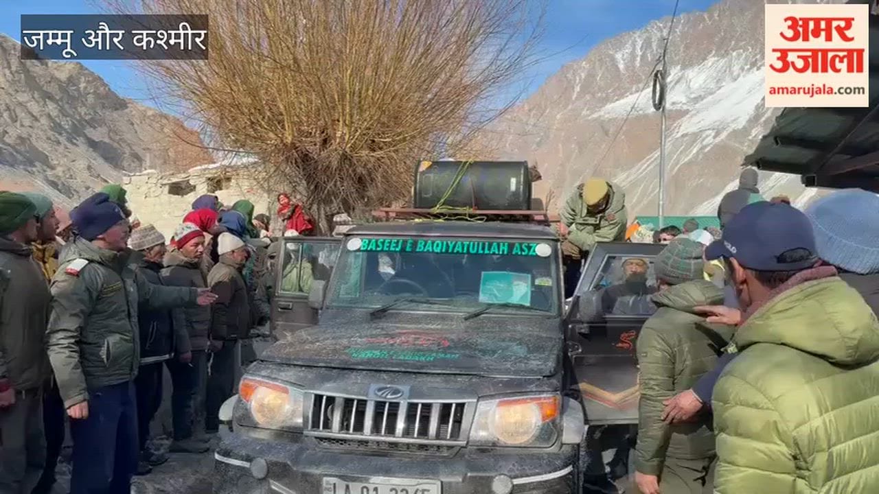 Jammu Kashmir:लद्दाख सीएम, डीजीपी और सांसद शामिल हुए कमर अली अखून के ...