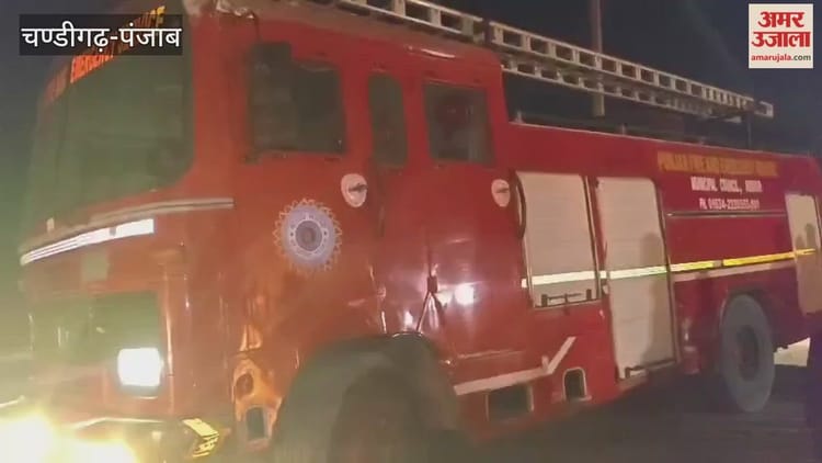 अबोहर में पराली से भरे ट्राले में लगी आग - A Trolley Full Of Stubble ...