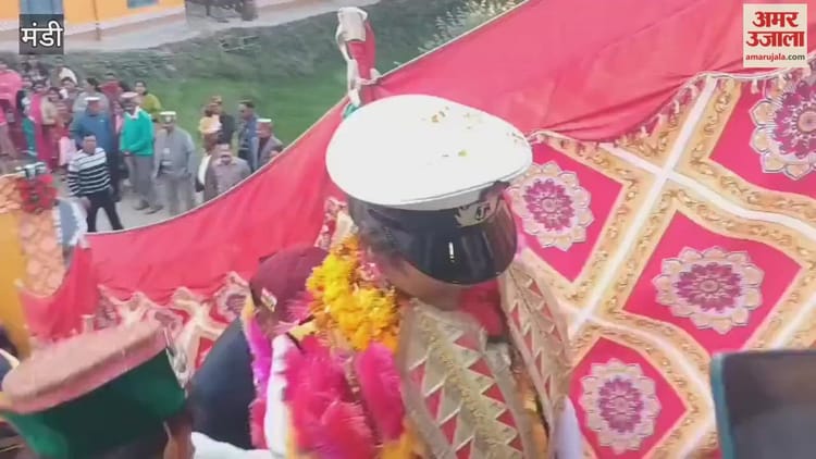 Mandi:भारतीय नौसेना में लेफ्टिनेंट बनी सिमरन का कोटली में भव्य स्वागत ...