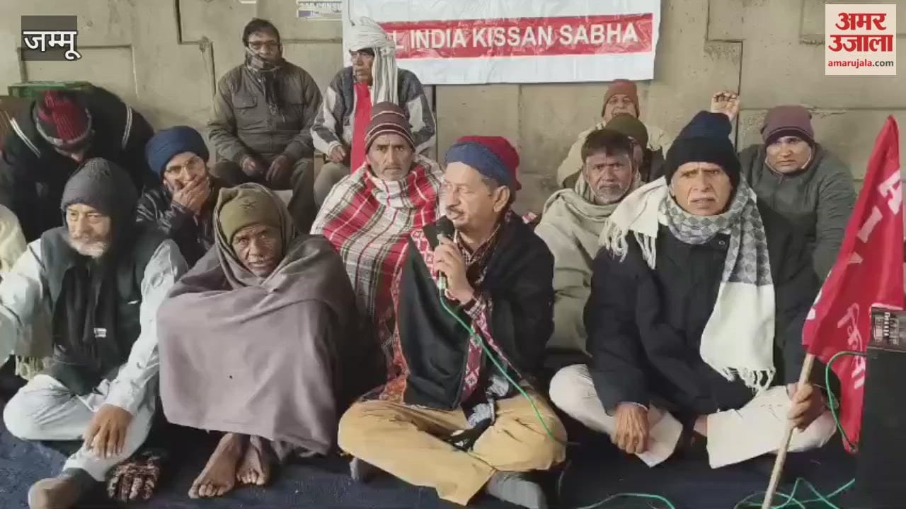 Jammu:मनरेगा के नाम बदलने के विरोध में मीरा साहिब रिंग रोड पर धरना ...