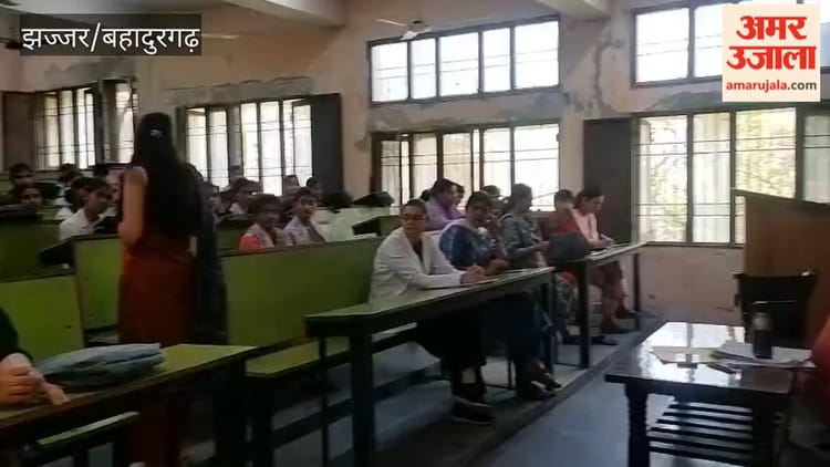 बहादुरगढ़ के बादली में कॉलेज की लड़कियों को दी शारीरिक बदलाव की जानकारी ...