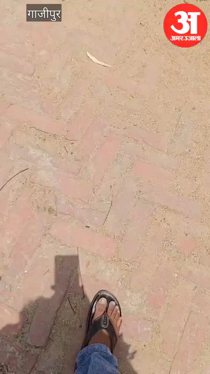 कक्षा में सोते दो सहायक अध्यापकों का वीडियो वायरल - Video Of Two ...