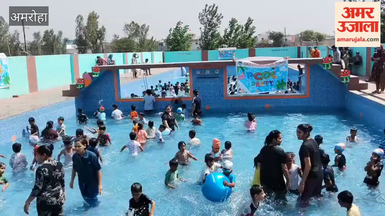 गर्मी से राहत के लिए बच्चों, महिलाओं ने किया स्वीमिंग पूल में स्नान ...