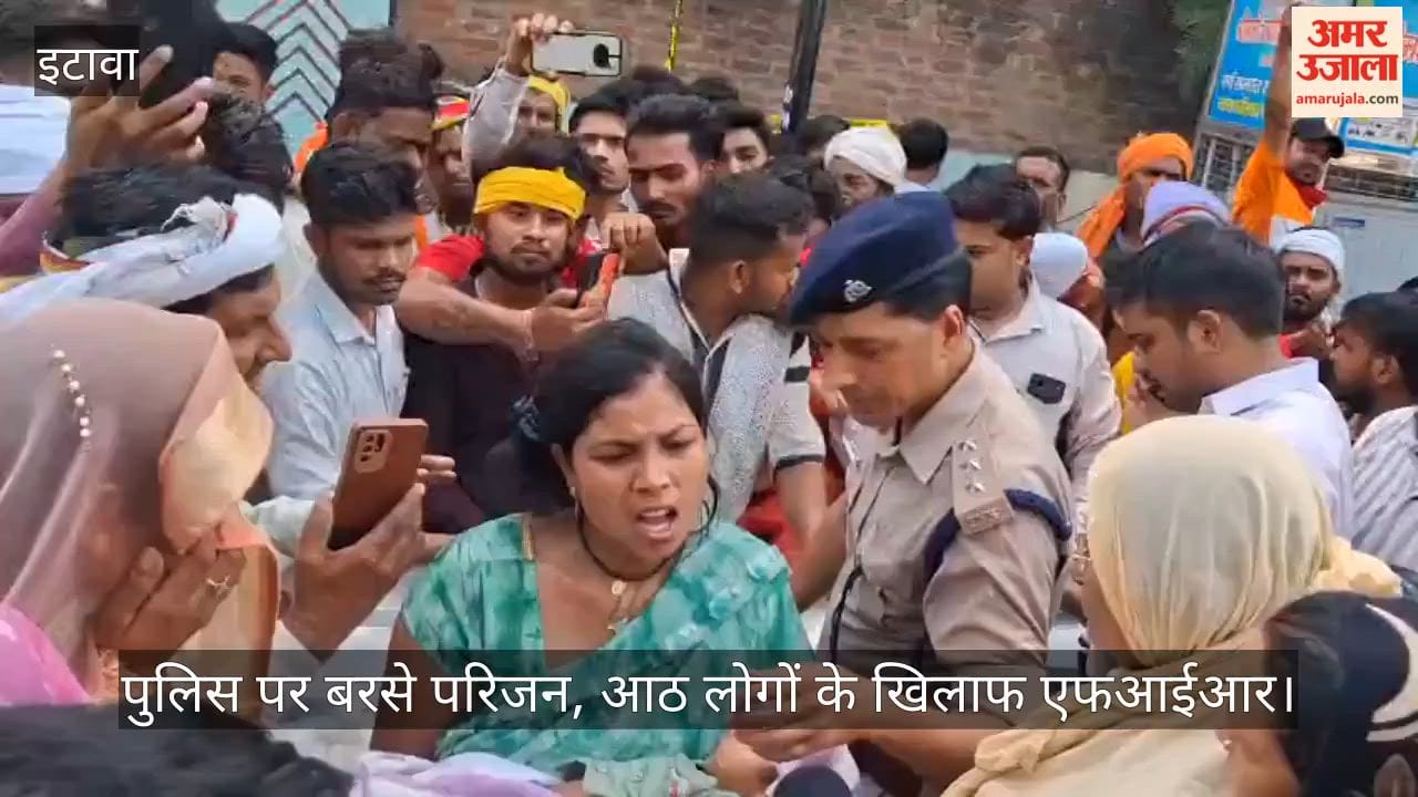 इटावा:पेड़ से लटका मिला मजदूर का शव, सड़क पर शव रखकर घंटों हंगामा ...