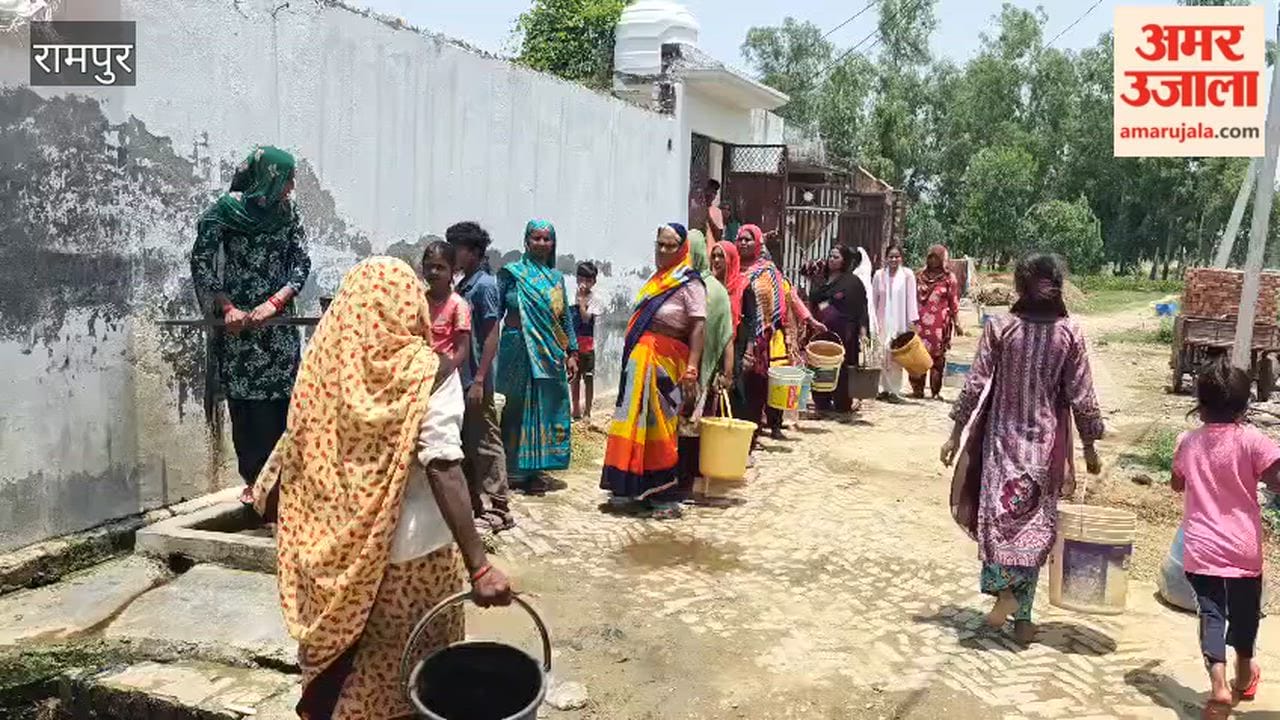 नलों से निकल रहा दूषित पानी, एक हैंडपंप के सहारे खजुआ खेड़ा ...