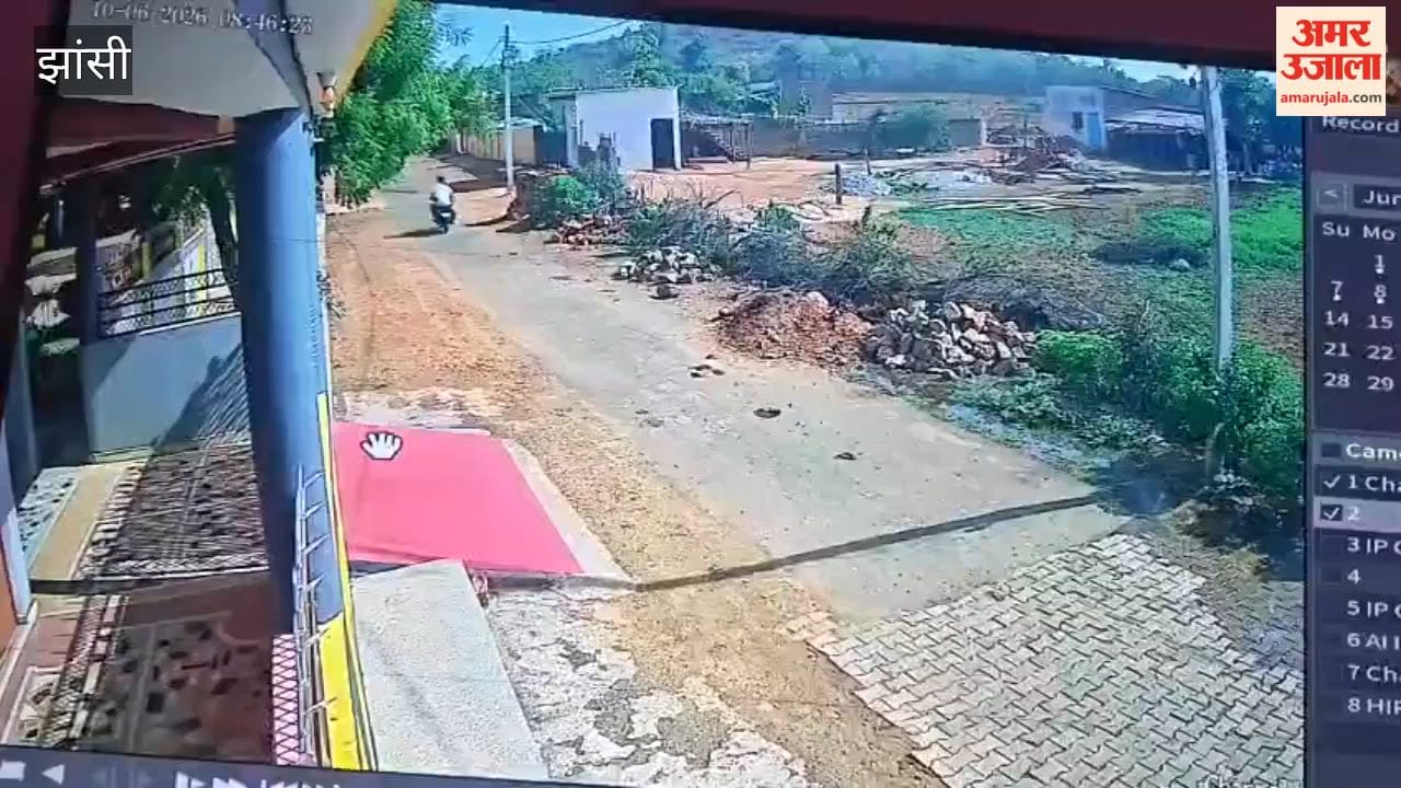 सड़क पर अचानक फिसल गई बाइक, टला बड़ा हादसा, सीसीटीवी कैमरे में कैद हुई ...